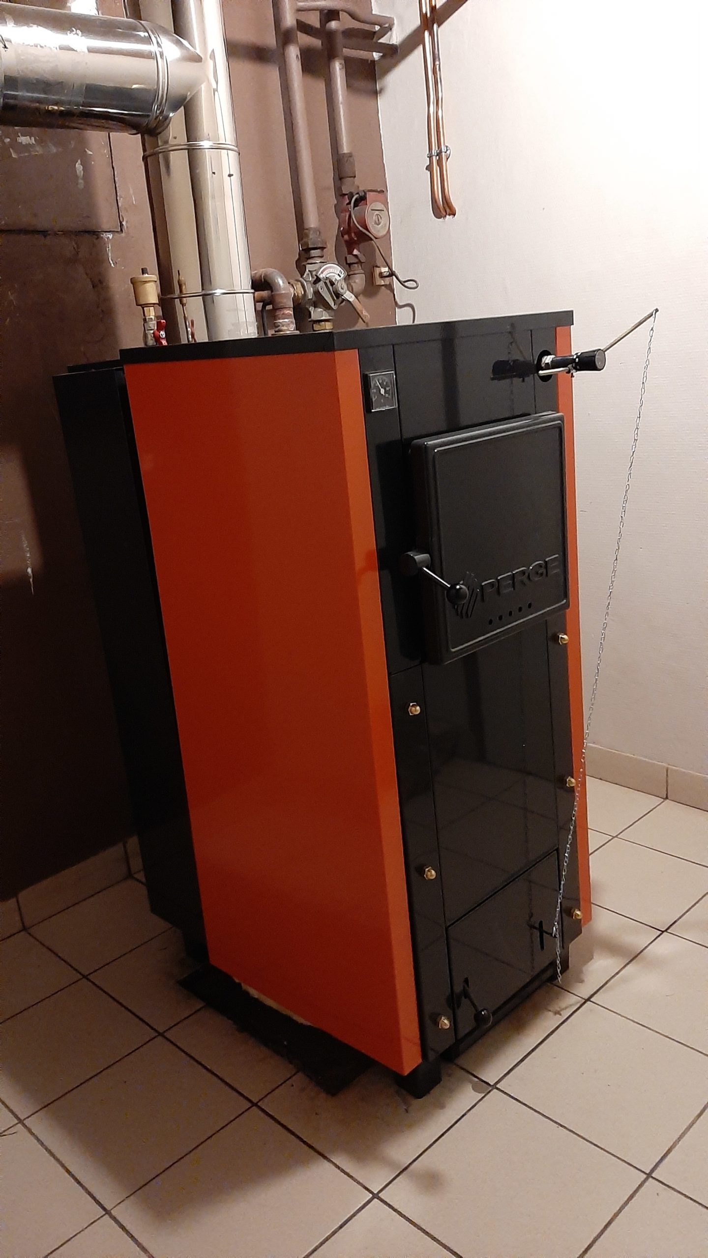 Installation d'une chaudière bois PERGE - Ainnov Energies